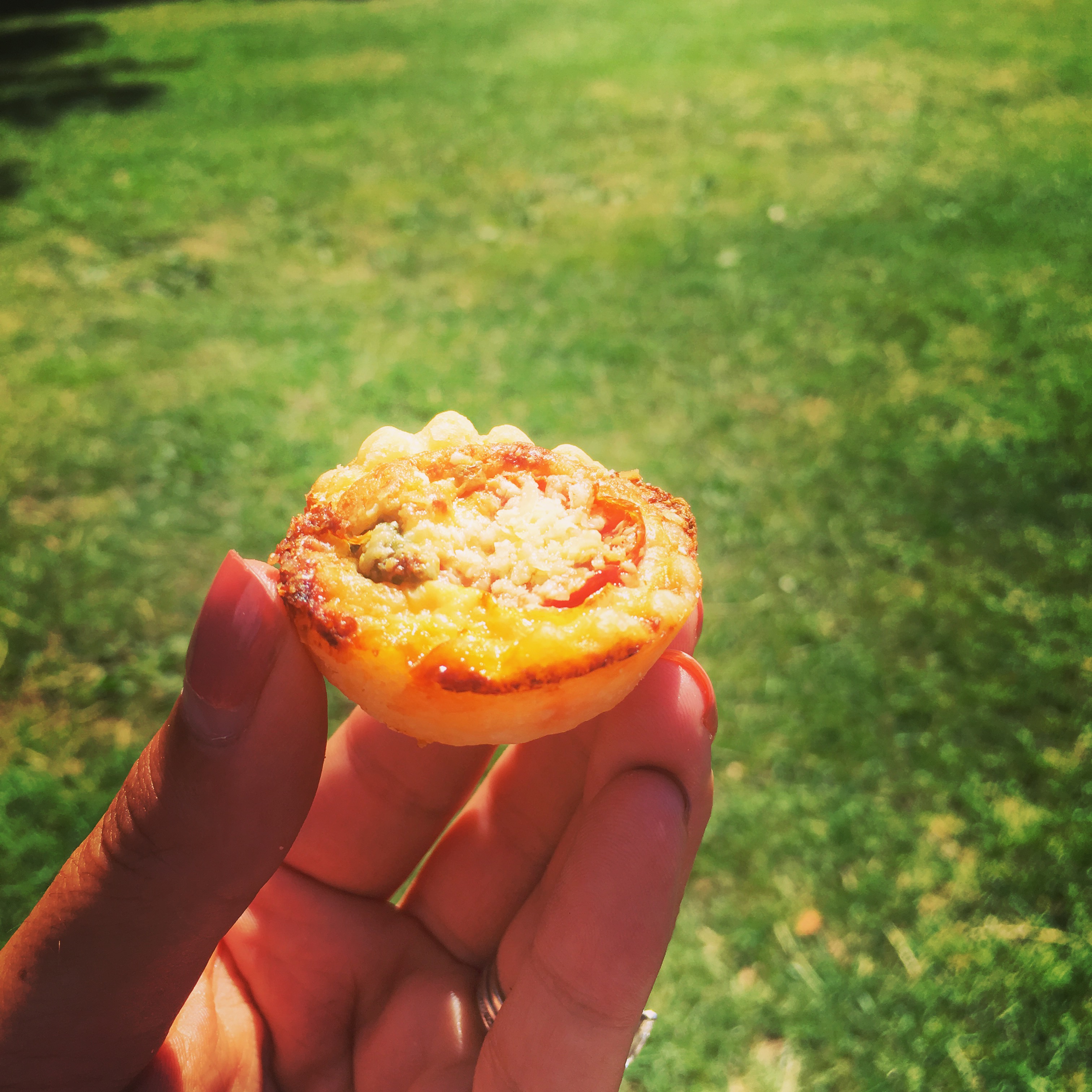 Parmesan, Tomato & Basil Quiche Canapés – Canapé Queen